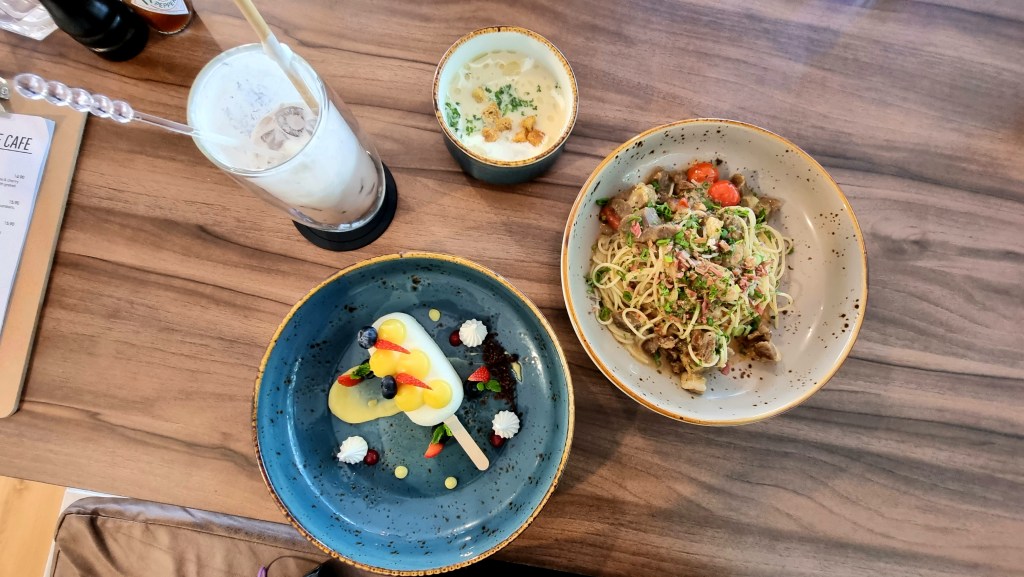 Full Plate @ TTDI - This might just be my new favorite spot 😊 (Pork ...