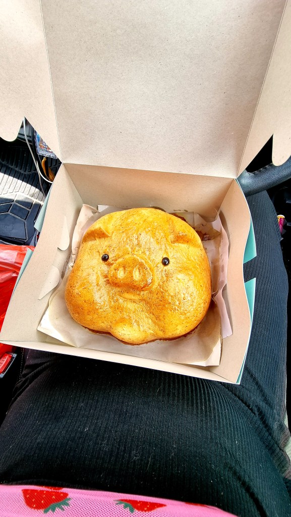 William Jumbo Bun at Ampang - Yummy curry bun 😍😍 - TheFoodBunny